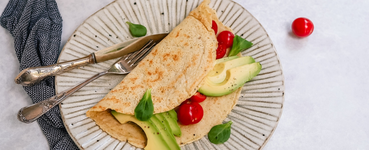 Hartige cottage cheese pannenkoek met avocado