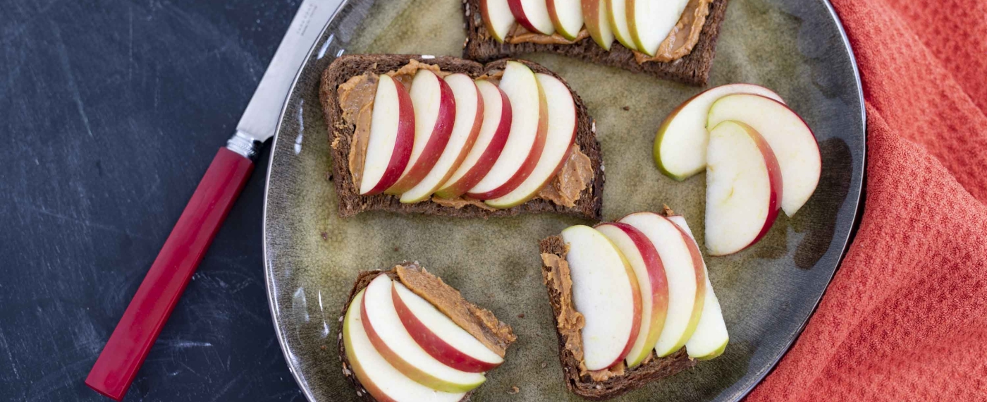 Brood met pindakaas & appel
