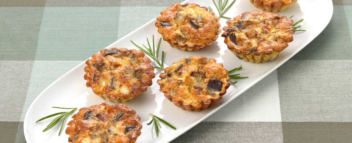 Eiermuffins met aubergine