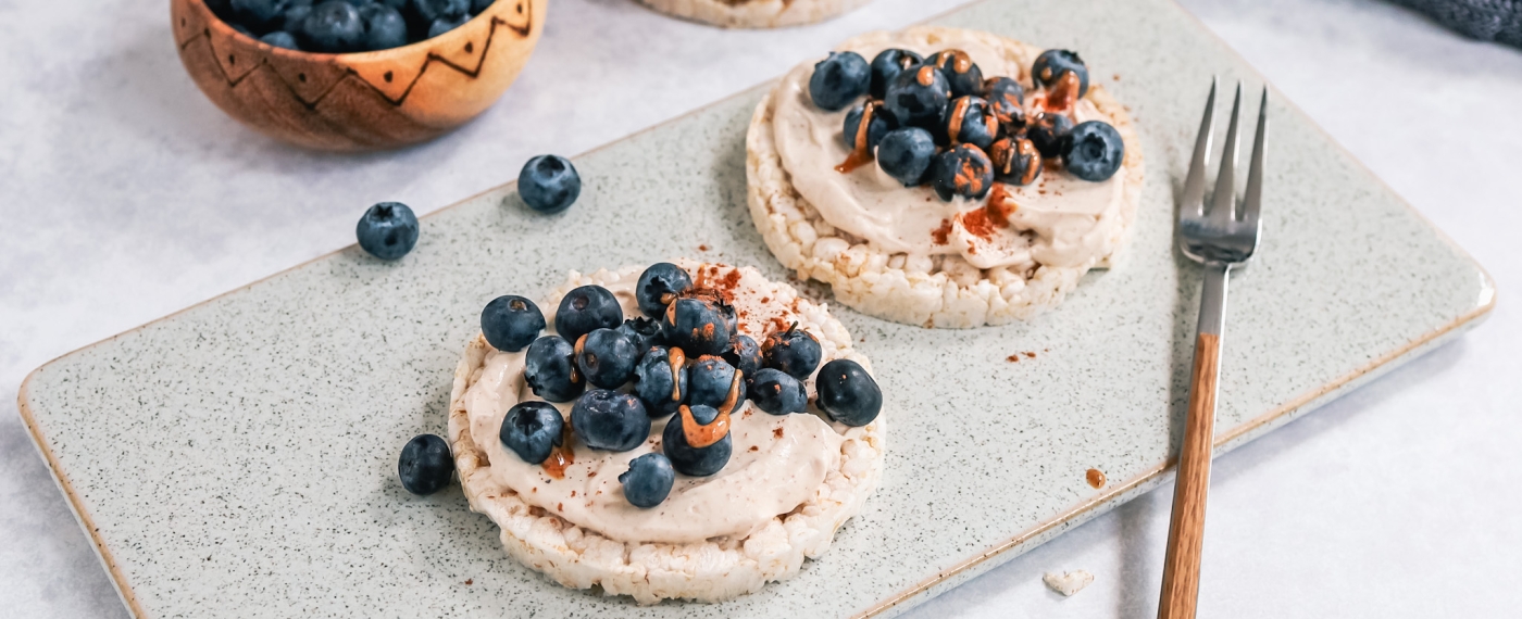 Maïswafels met pindakaasspread