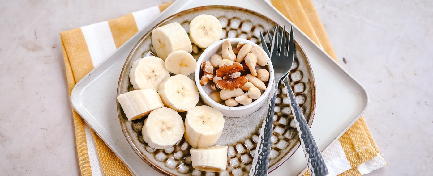 Banaan met handje noten