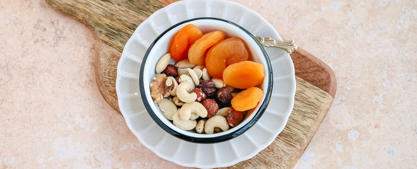 Handje noten met abrikozen
