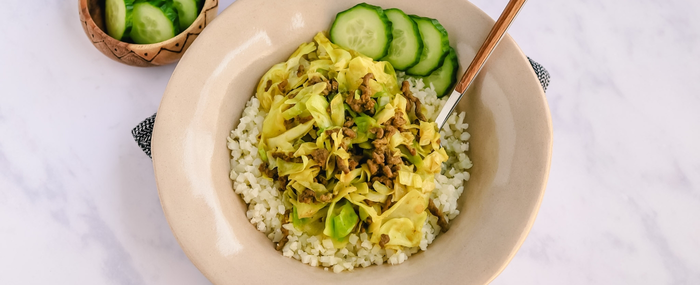 Rijst met romige gehakt-spitskool schotel