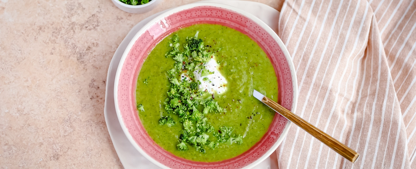 Kerrie & kokos maaltijdsoep met broccoli confetti